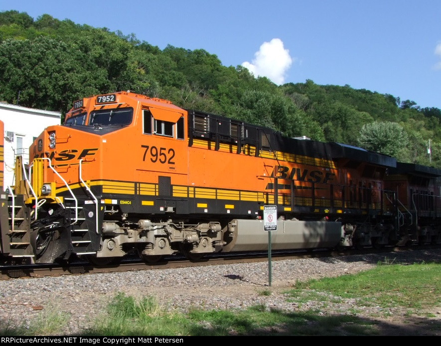 BNSF 7952